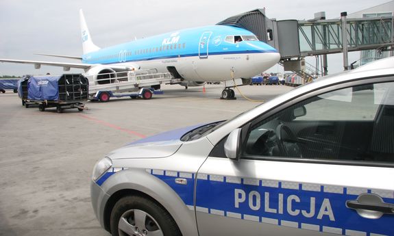 Policja w systemie bezpieczeństwa cywilnej komunikacji lotniczej w ...