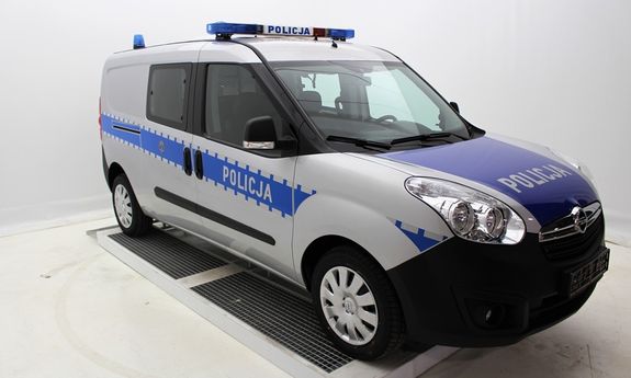 Nowe wielozadaniowe samochody dla dolnośląskich policjantów - Policja ...