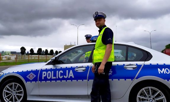 Policjant z grupy Speed wracając ze służby pomógł potrąconej pieszej ...