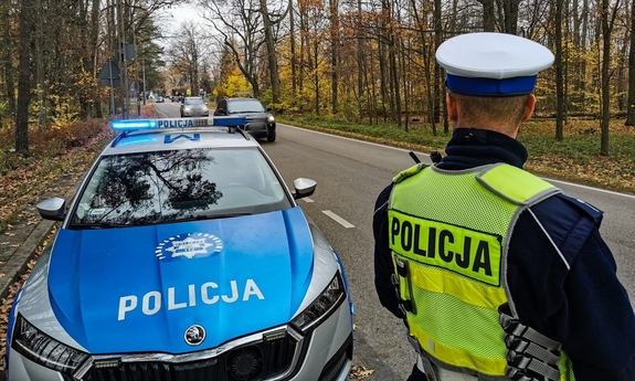 Z powietrza i na ziemi - policyjne patrole podczas akcji „Wszystkich Świętych” - Policja.pl ...