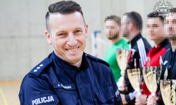 Komendant z Radzionkowa na urlopie uratował dziecko - Policja.pl - Portal polskiej Policji