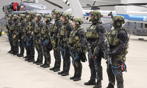12 nowych funkcjonariuszy CPKP „BOA” - Policja.pl - Portal polskiej Policji