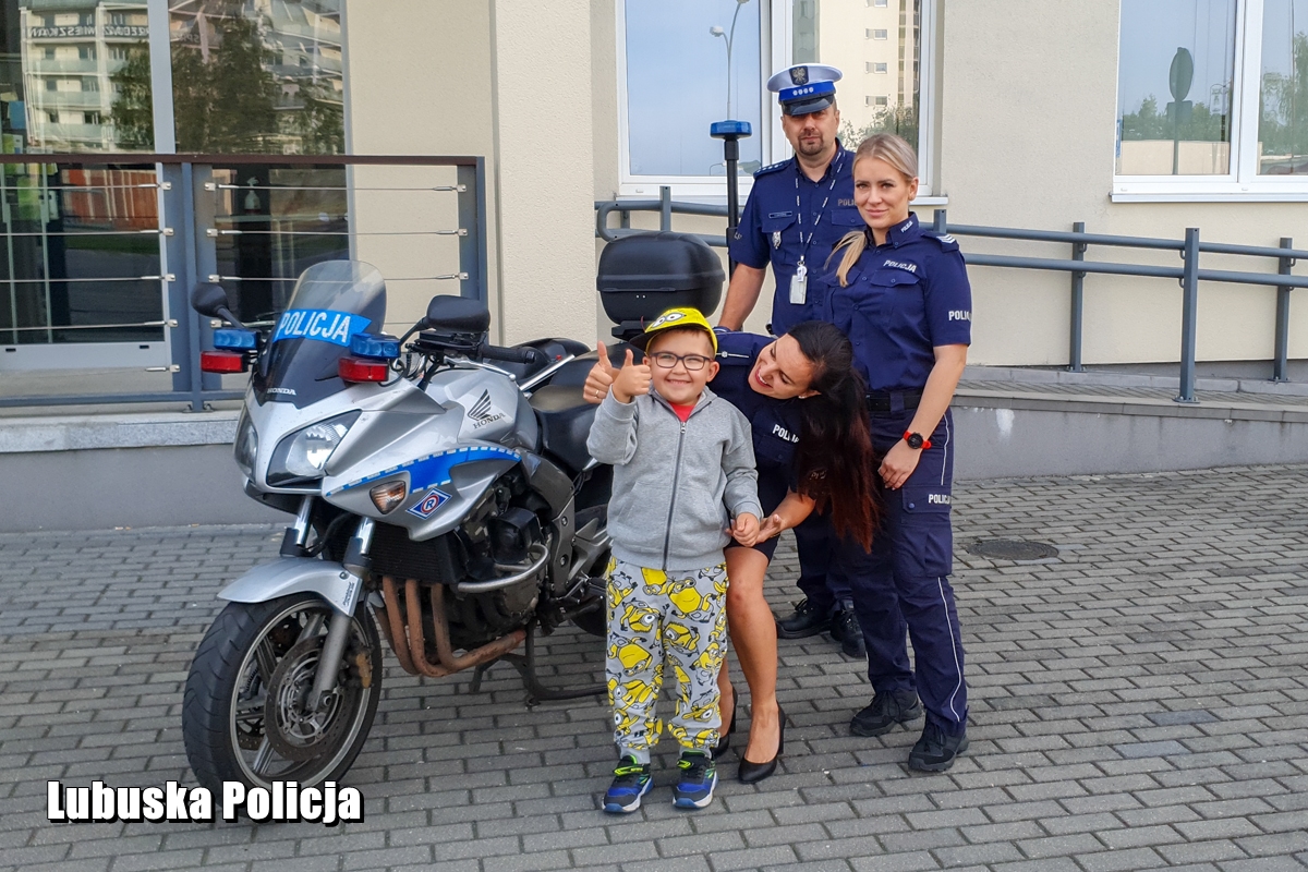 Pozytywnie nakręceni – kolejna pomoc policjantów dla Jasia - Policja.pl - Portal polskiej Policji