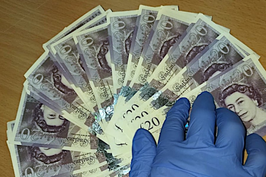 Fałszywe funty wymieniano w kantorach na prawdziwe banknoty - gang ...