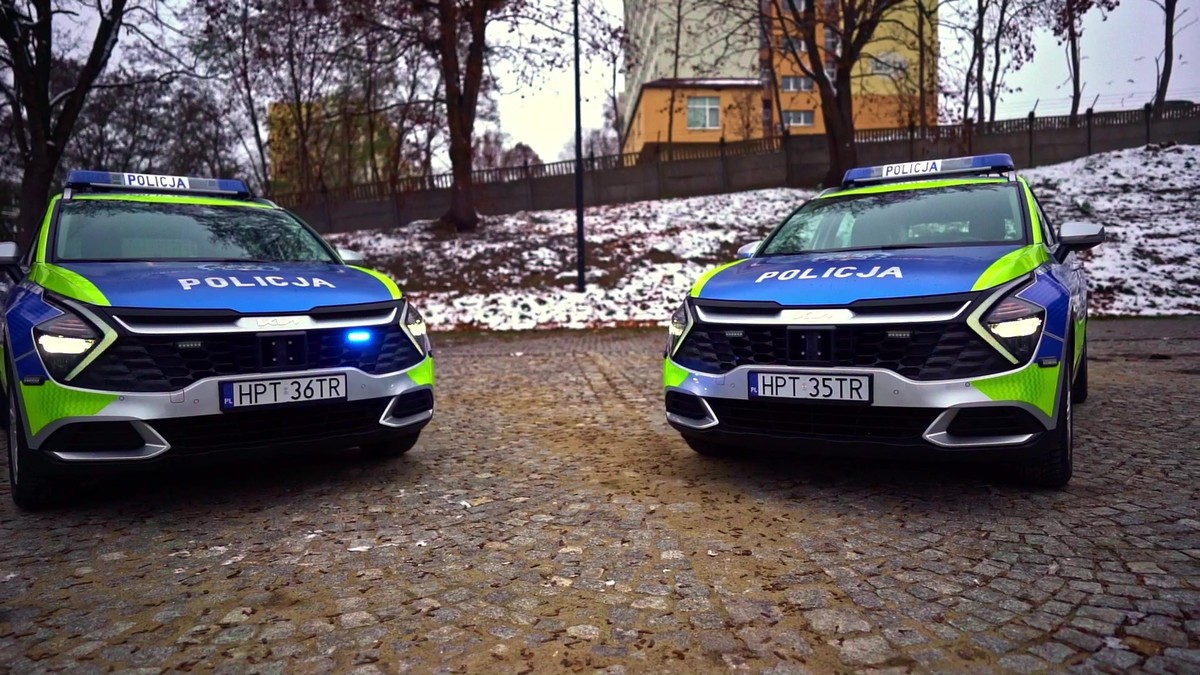 Pierwsze nowe radiowozy w nowych barwach trafiły na Warmię i Mazury ...