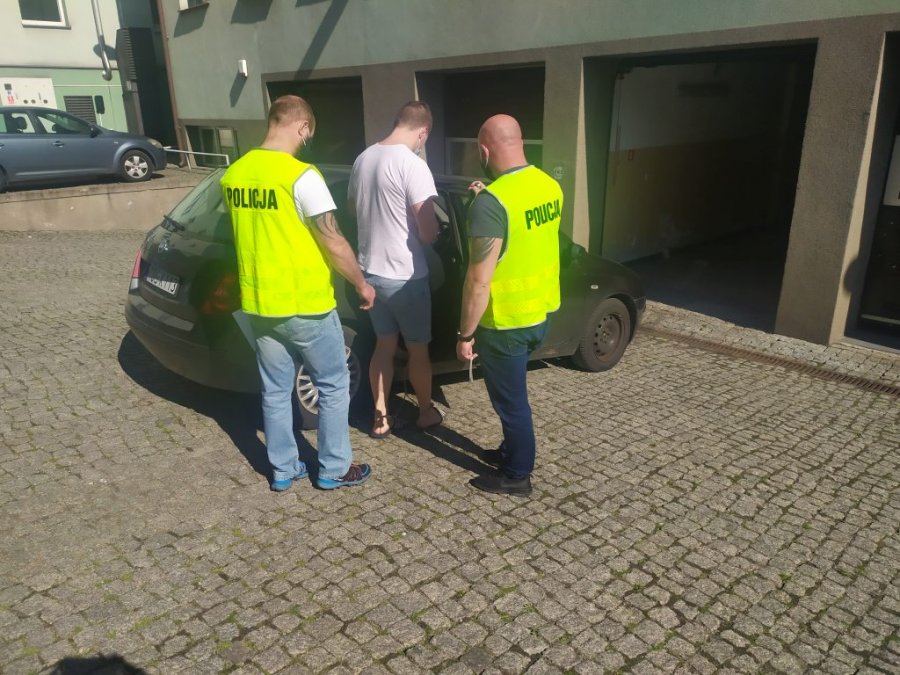 Areszt za oszustwo metodą „na policjanta” - Policja.pl - Portal ... Areszt za oszustwo metodą „na policjanta” - Policja.pl - Portal ...